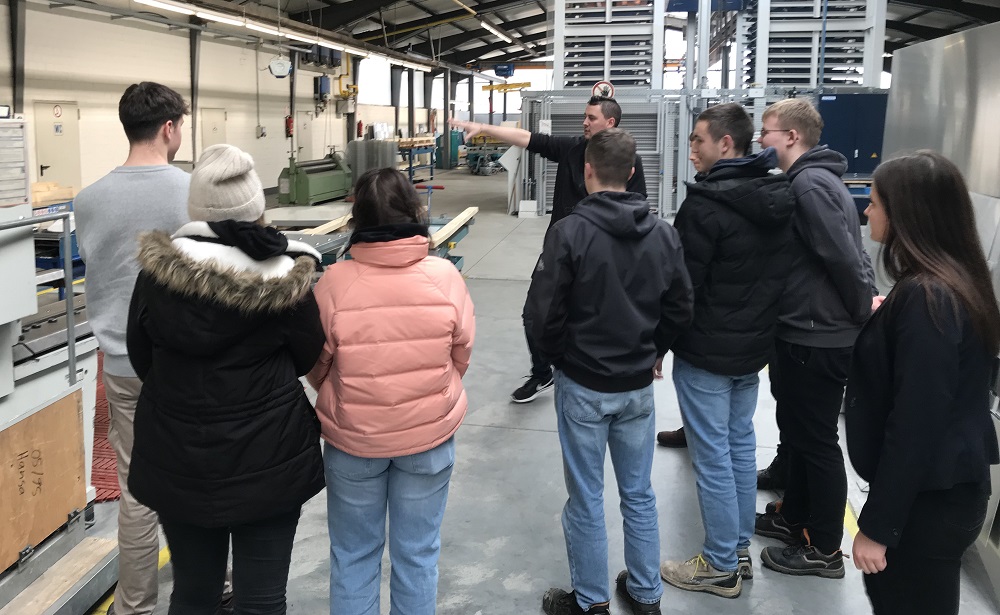 Betriebsbesichtigung bei HANSA Klimasysteme GmbH – Schule am Osterfehn